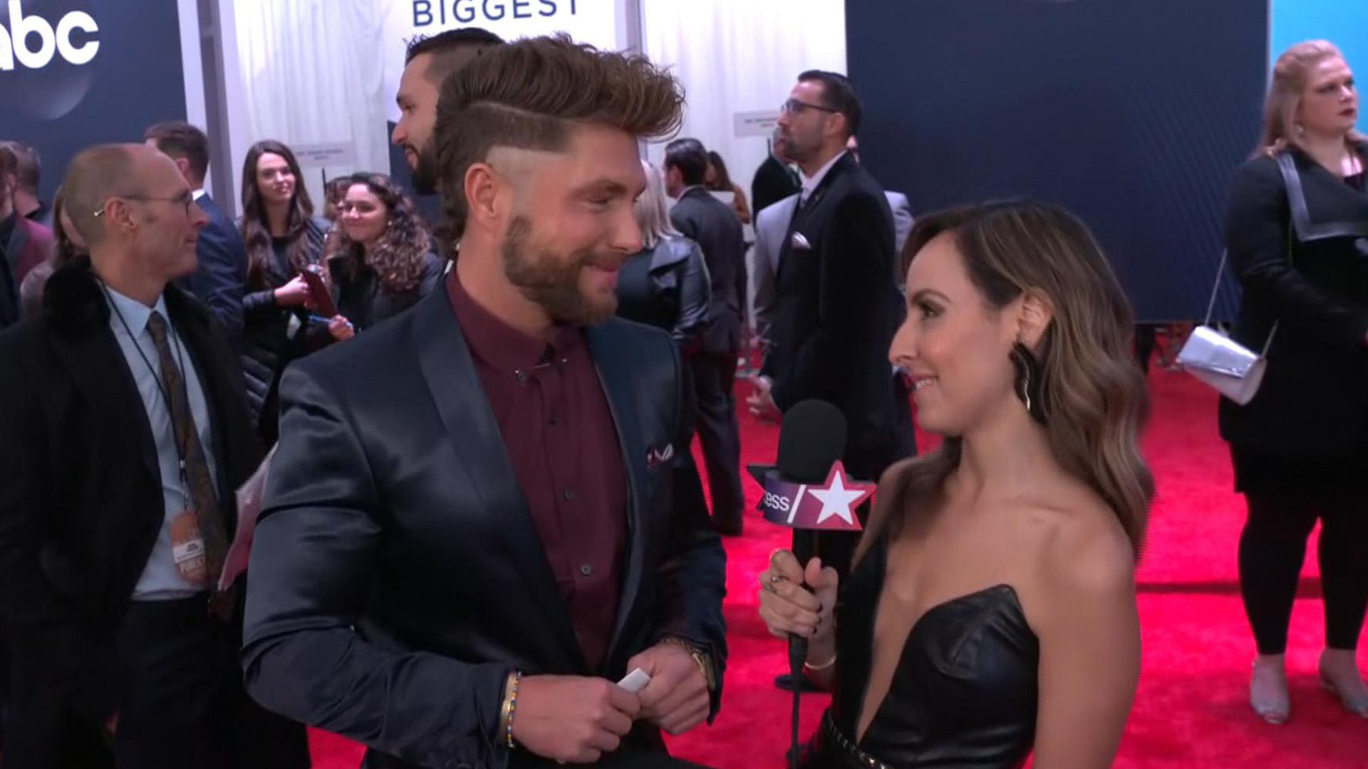 Chris Lane Looks Back On His First CMAs After Walking The Red Carpet ...