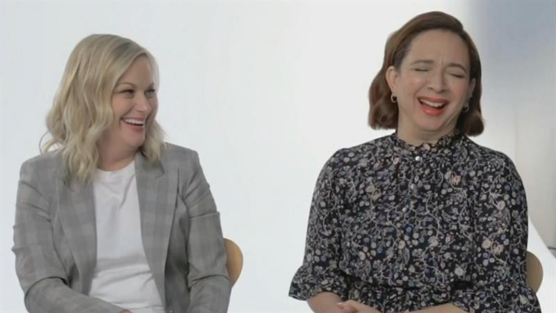 Maya Rudolph & Amy Poehler Can't Stop Laughing In Parade Magazine ...