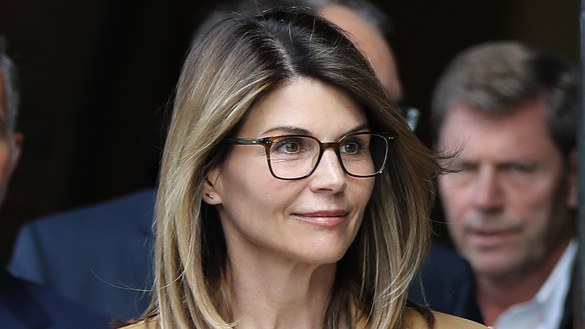 Lori Loughlin's Attorneys File Motion To Dismiss College Bribery Case ...