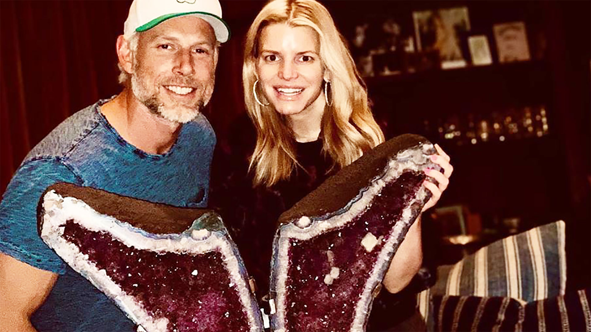 Jessica Simpson Get Huge Crystal Butterfly From Eric Johnson For 6th ...