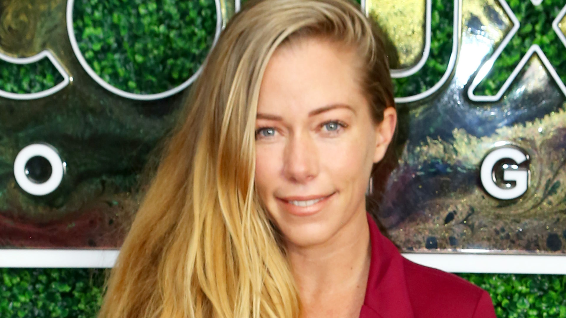 Kendra Wilkinson Lands Job As Real Estate Agent From Kyle Richard's ...